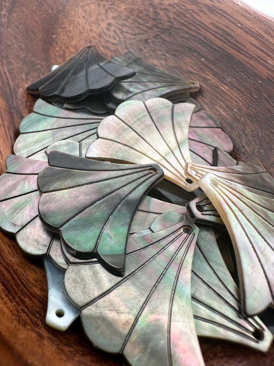 Large Fan MOP – Aloha Pearls & Schwartz