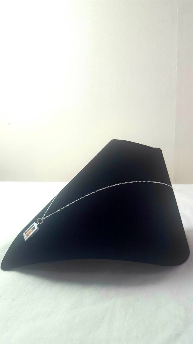 Modern Neck Display – Aloha Pearls & Schwartz